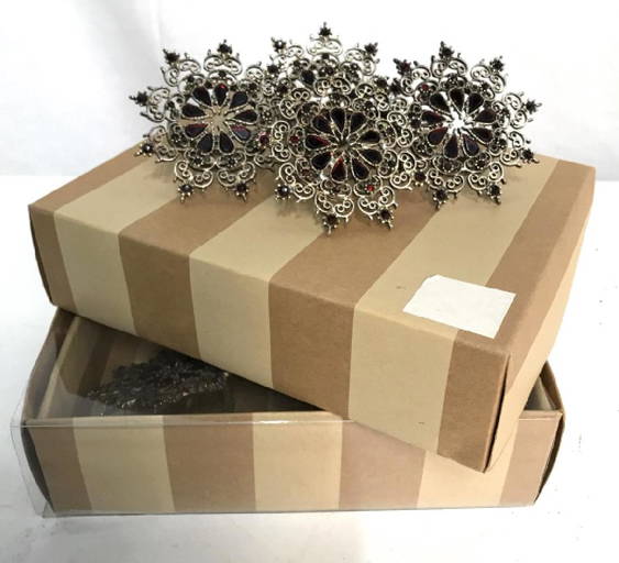 Set 8 Bombay Company Red Sunburst Napkin Rings