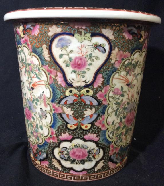 AMITA Signed Asian Porcelain Vase - Oct 30, 2019 | The Benefit Shop ...