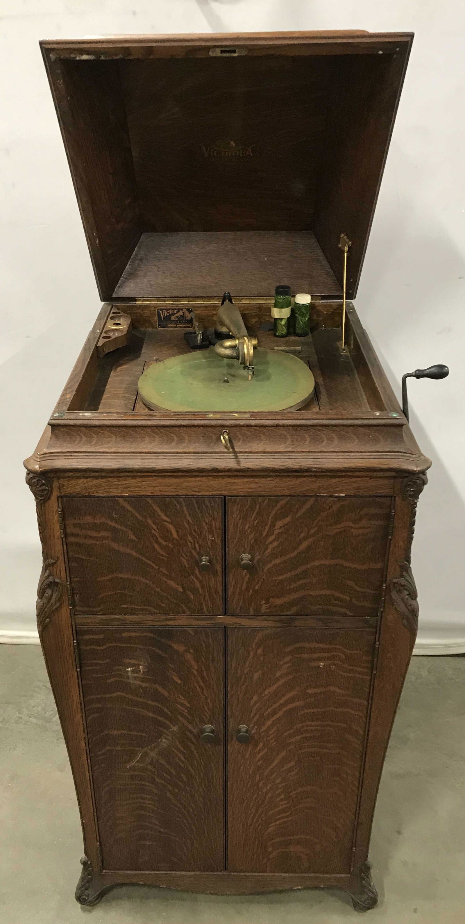 Antique Victrola Victor Talking Machine