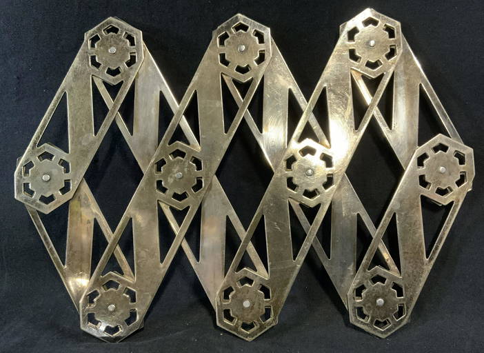 Adjustable Metal Trivet