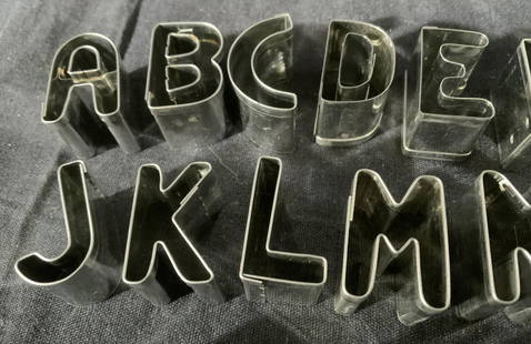 Vintage Metal Letters “eat”.