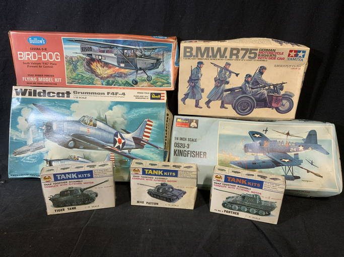 Group Lot 7 Vintage Model Kits