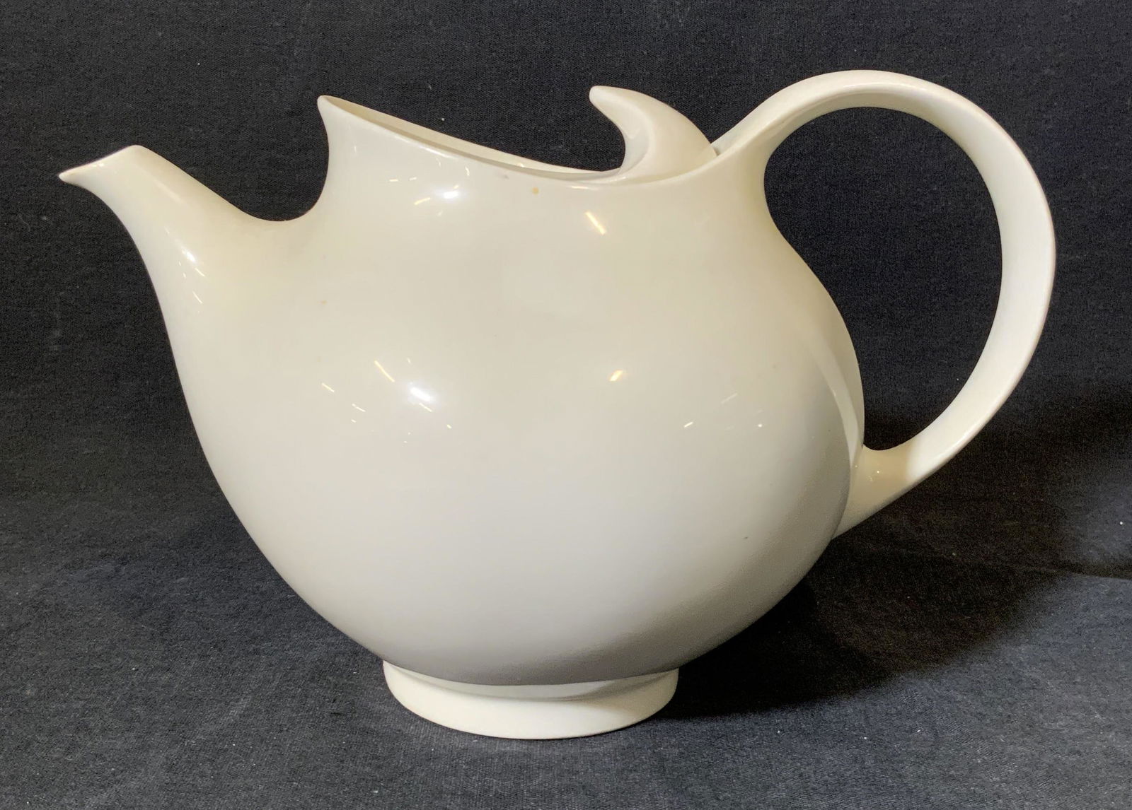 EVA ZEISEL Minimalist Ceramic Teapot (#0598) on Aug 11, 2021 | The ...