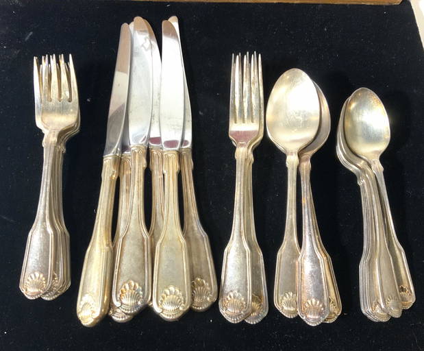 Community Silver Plate Flatware Set 26 W Case
