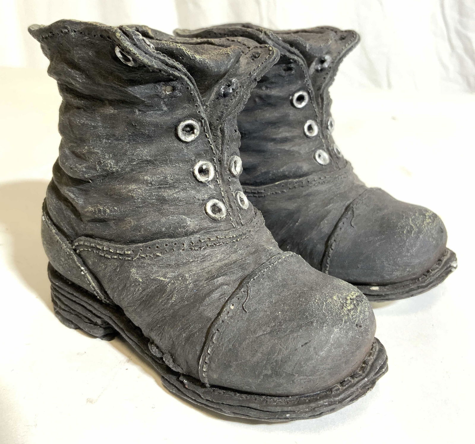 Pair KEYPOINT Composite Boot Figures | Barnebys