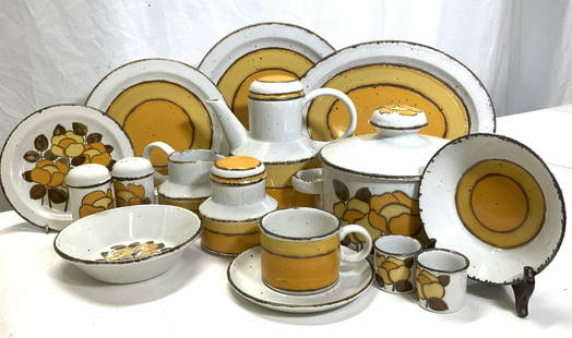 Stonehenge Midwinter 66 Piece Dish Set, England