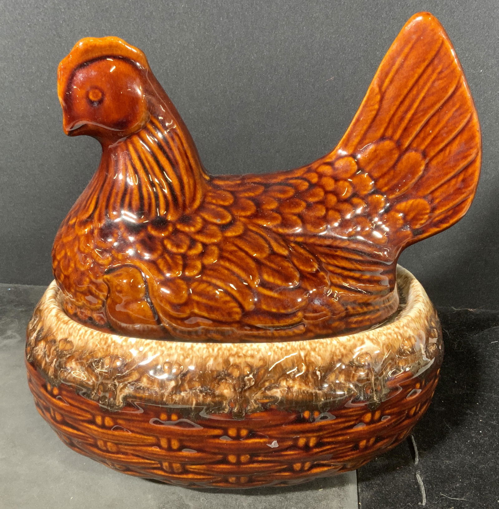 HULL Cast Ceramic Chicken Jar (#0086) on May 04, 2022 | The Benefit ...