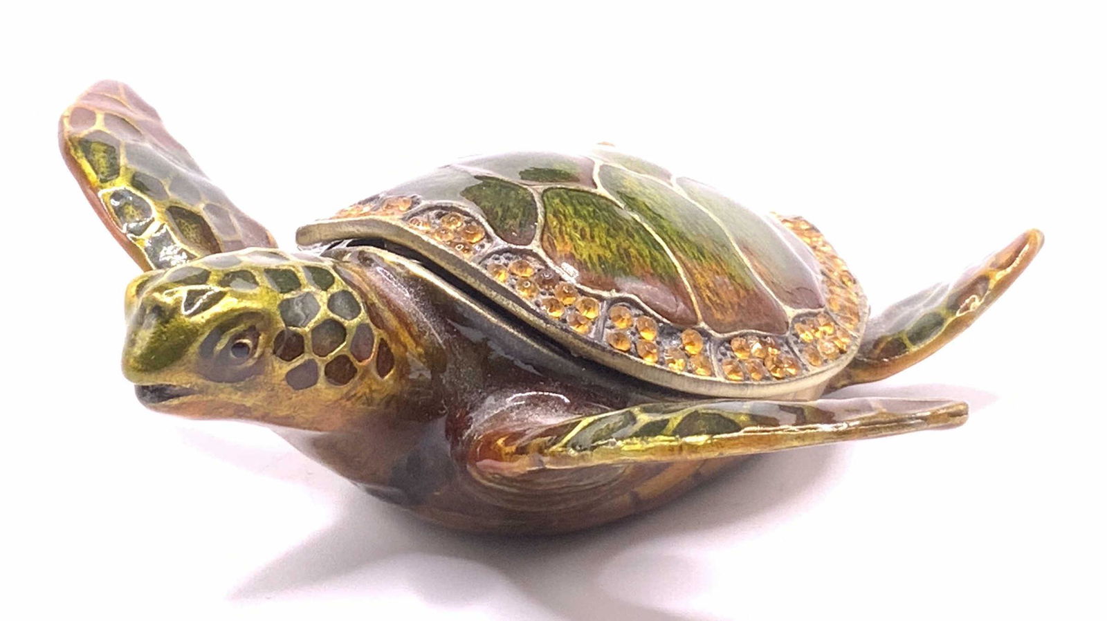 Hallmarked Enameled Bejoux Turtle Pill Box - May 04, 2022 | The Benefit ...