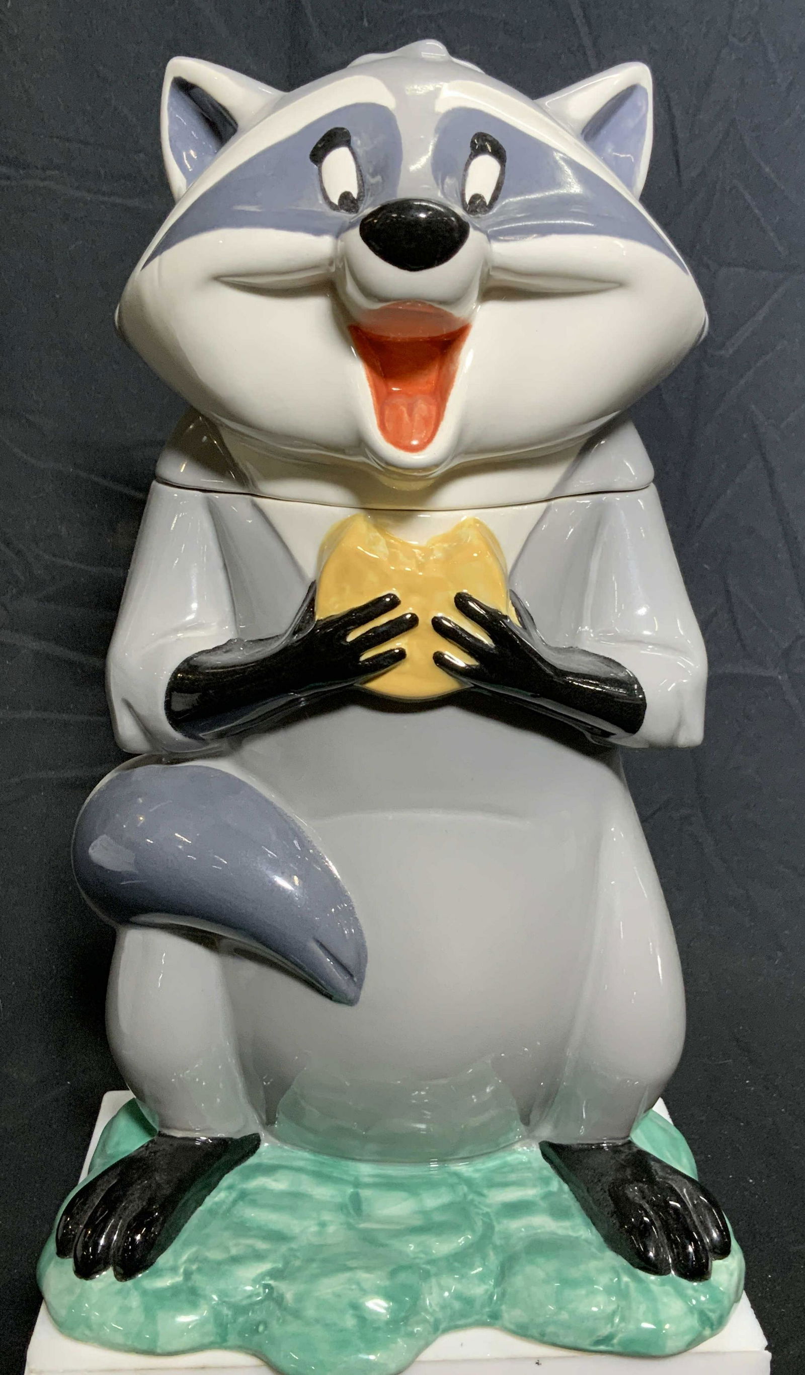 Disneys Pocahontas MEEKO Ceramic Cookie Jar, sgn | Barnebys