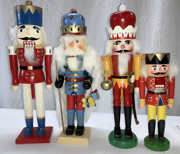Lot 4 Traditional Soldier Decorative Nutcrackers (#0247) on Mar 08 ...