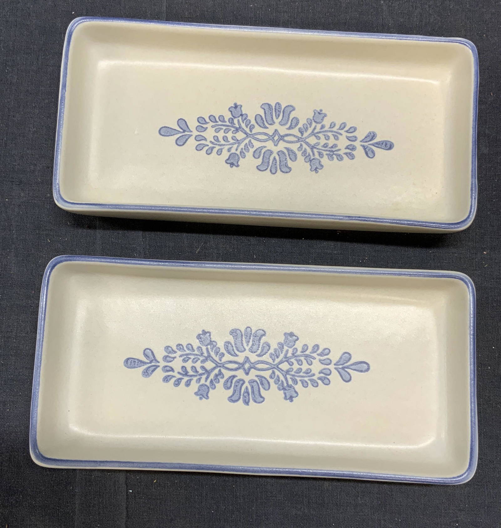 Pair Pfaltzgraff Ceramic Scroll Dishes Usa Auction