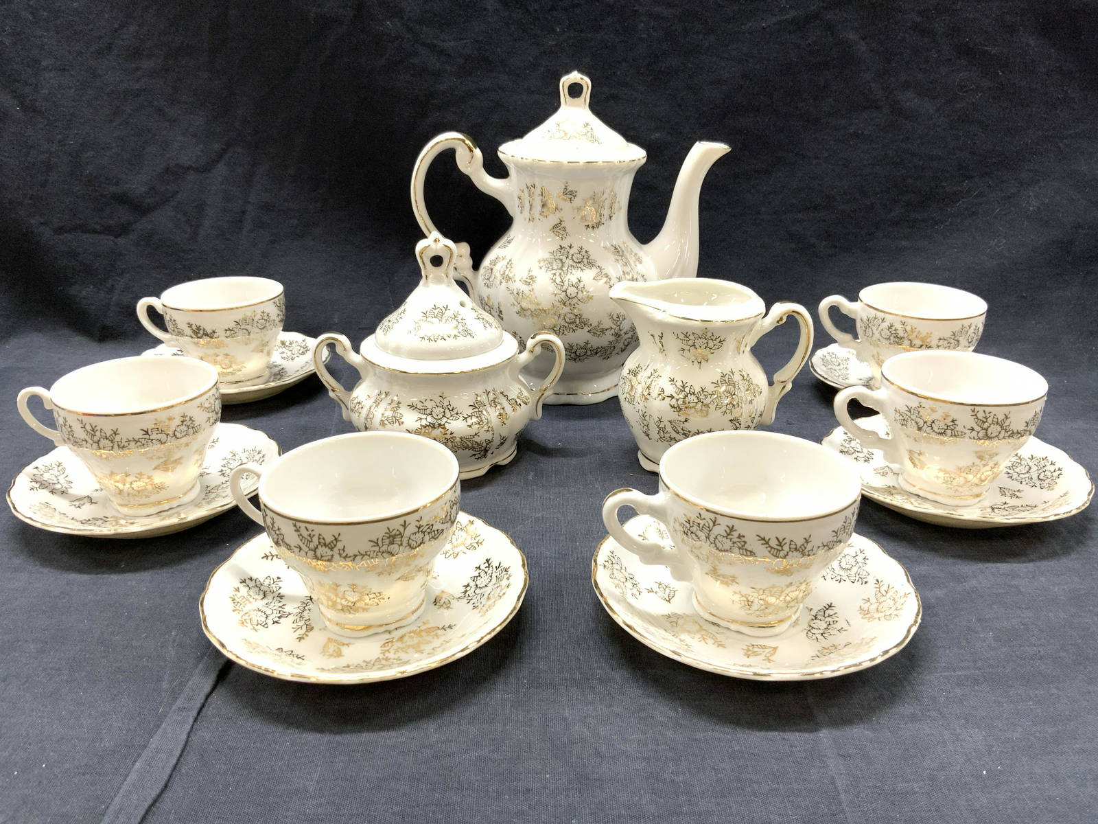Set 15 Floral Detailed Porcelain Tea Set Auction