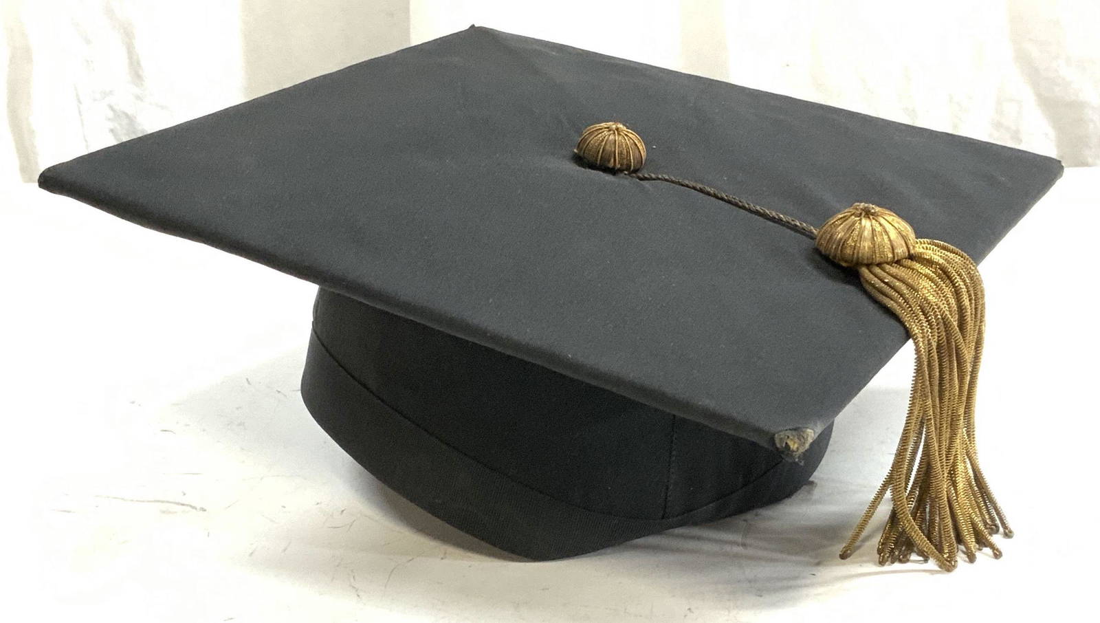 Vintage Collegiate Cap & Gown Co Graduation Cap Auction