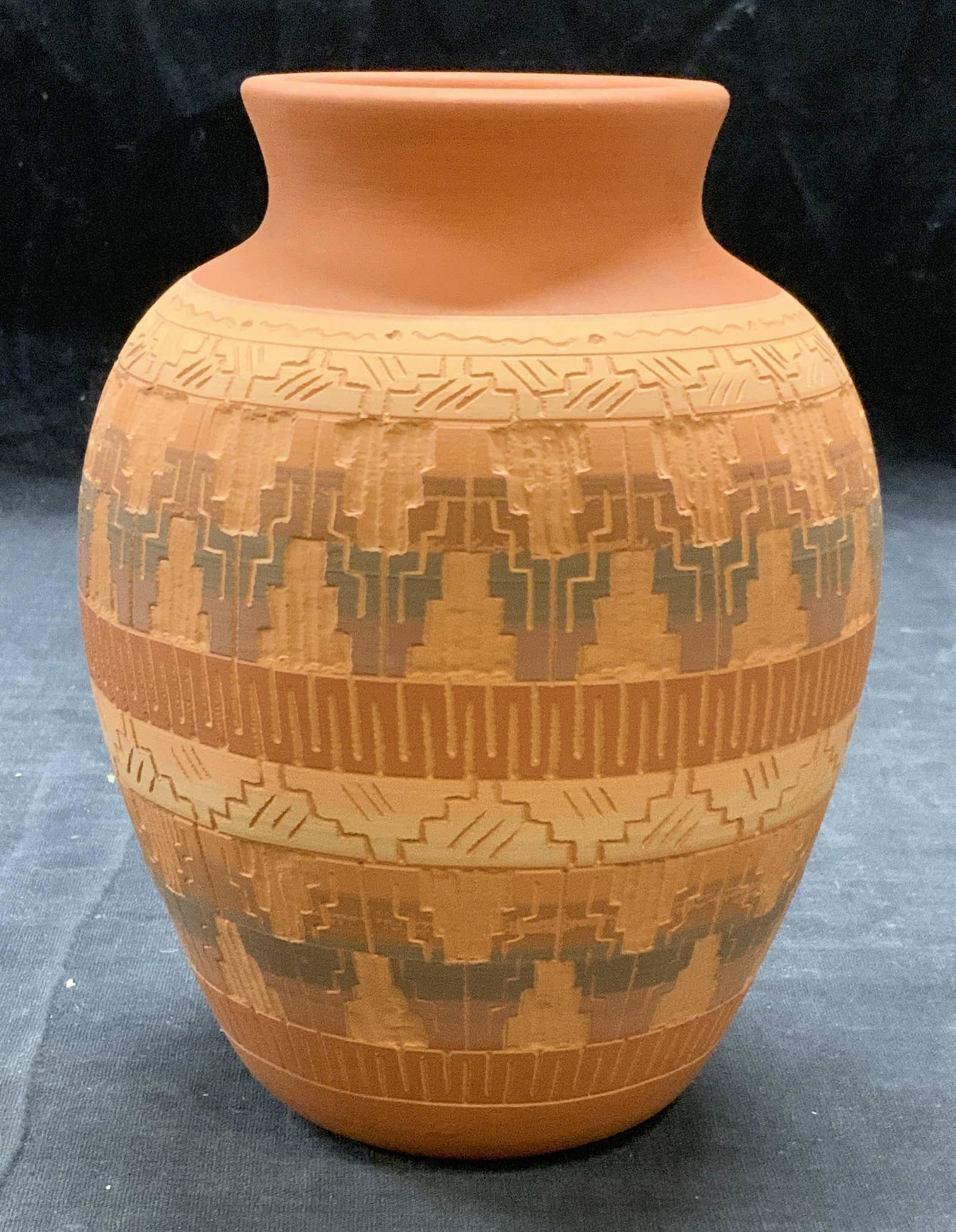 Signed L Nez Handcrafted Navajo Pottery Vase Auction