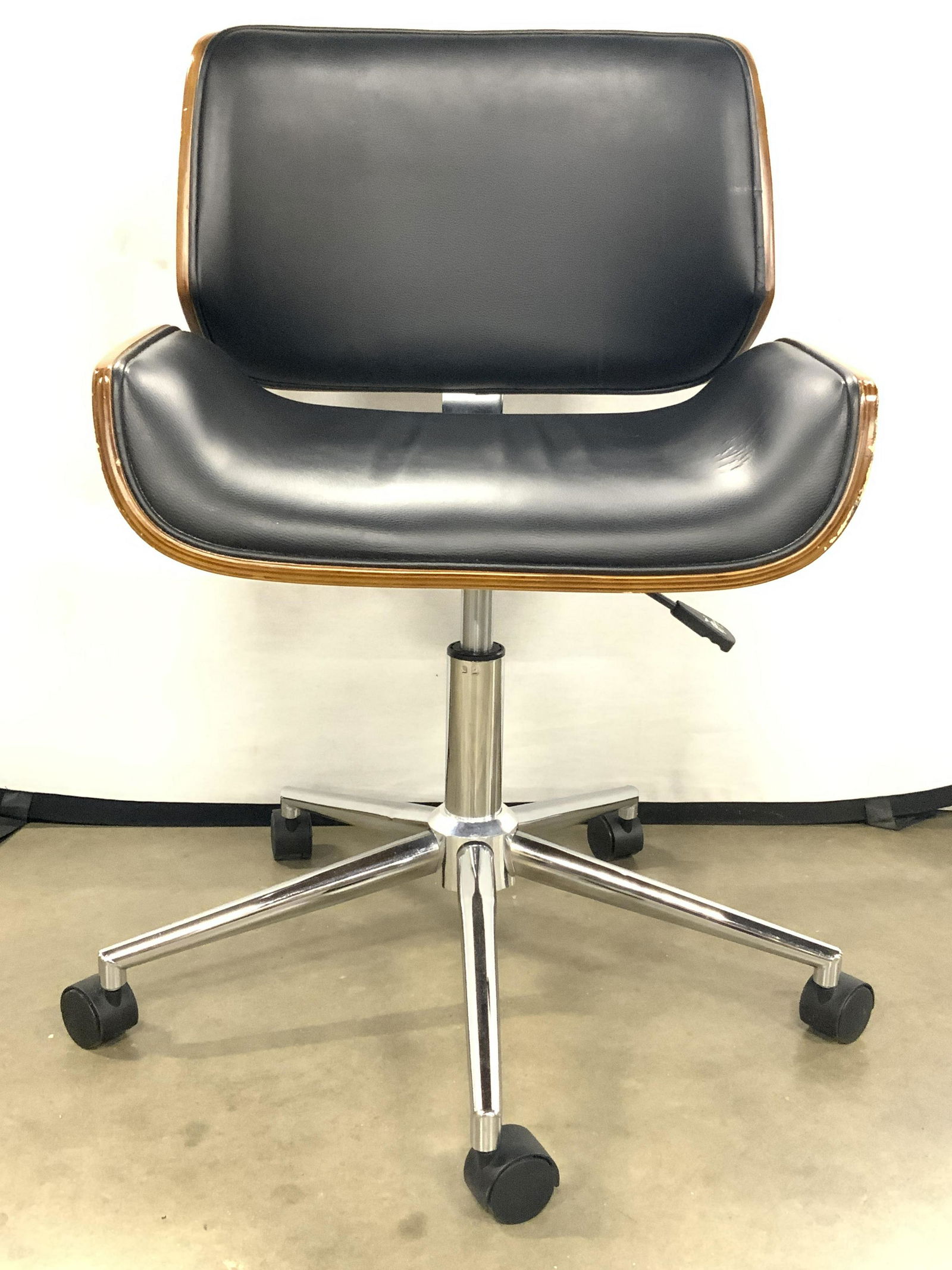 Eames Style Mcm Office Chair W Wheels Auction