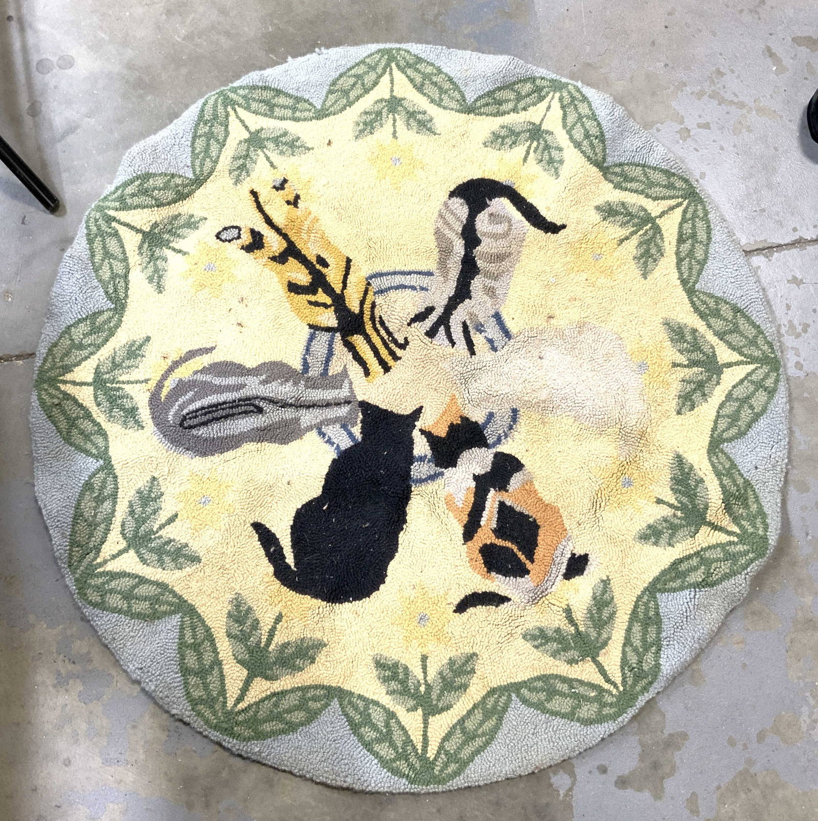 Orvis Vtg Circular Wool Hooked Rug W Cat Detail Auction