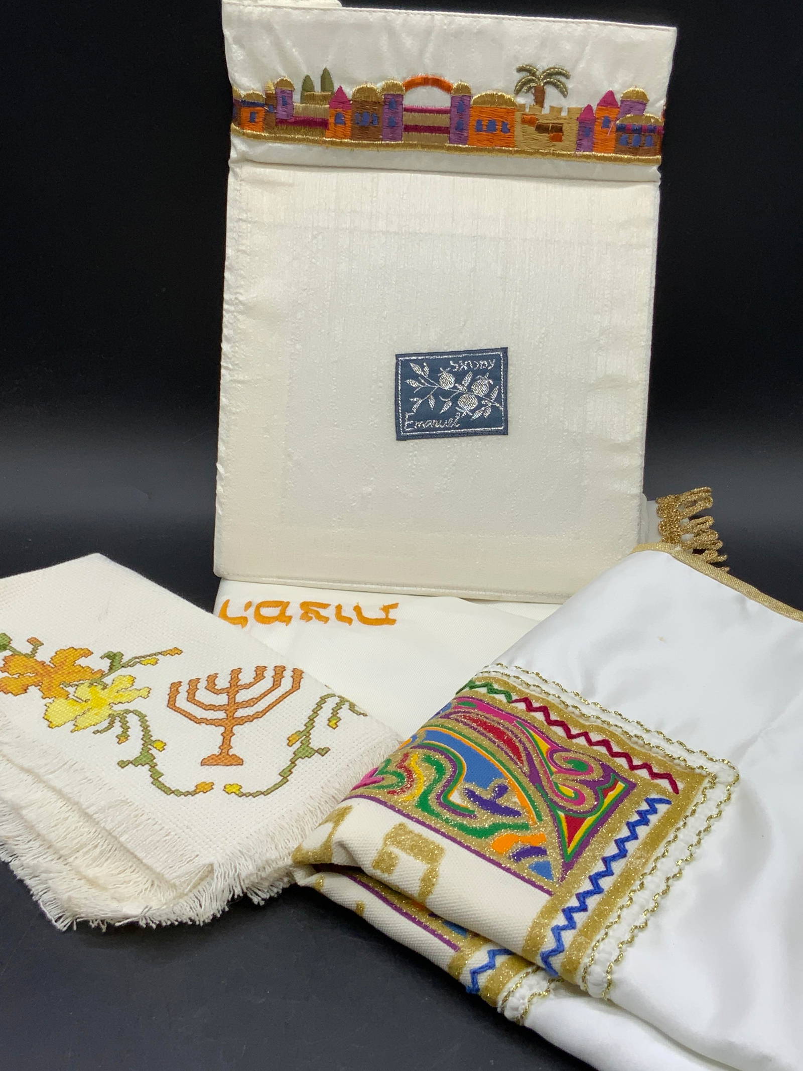 Lot 5 Judaica Table Linens, Embroidery & More - Oct 11, 2023 | The ...