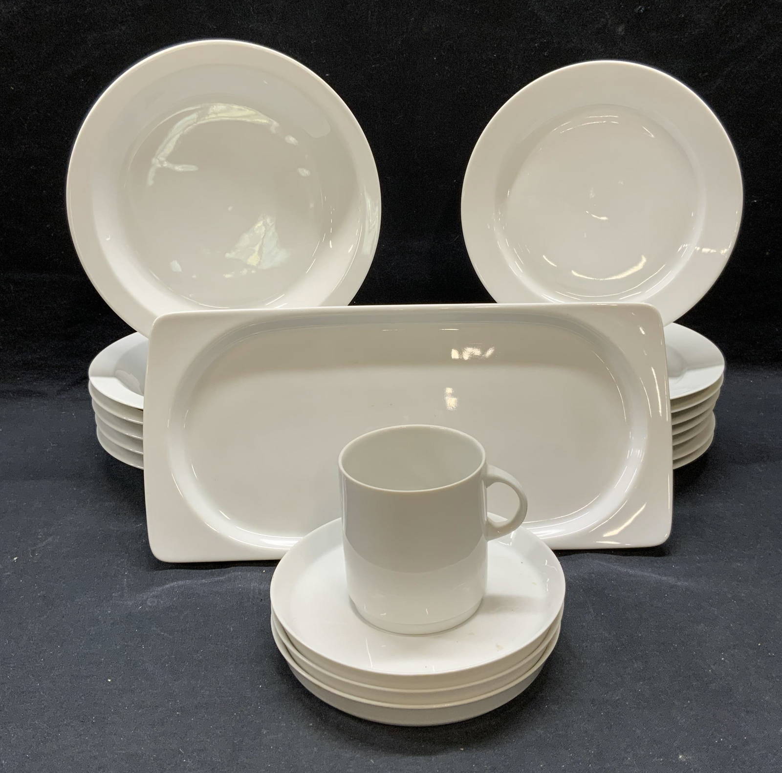 Set 19 Thomas Porcelain Dinnerware, Germany Auction