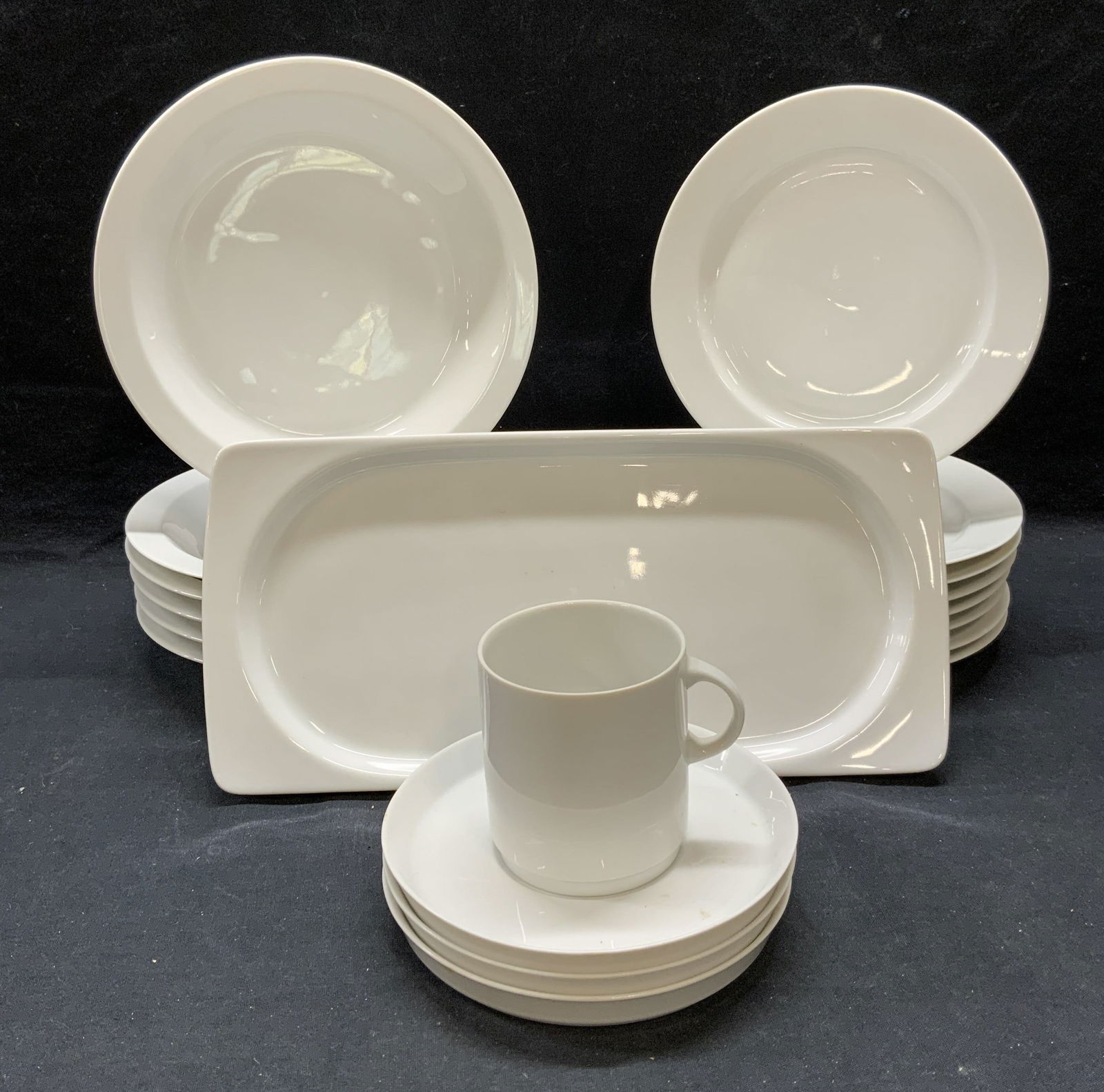 Set 19 Thomas Porcelain Dinnerware, Germany Auction