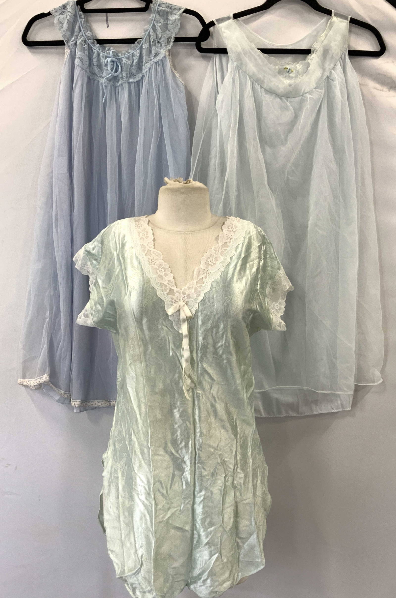 3 Lisette & Beth Michaels Vntg Night Gowns Auction