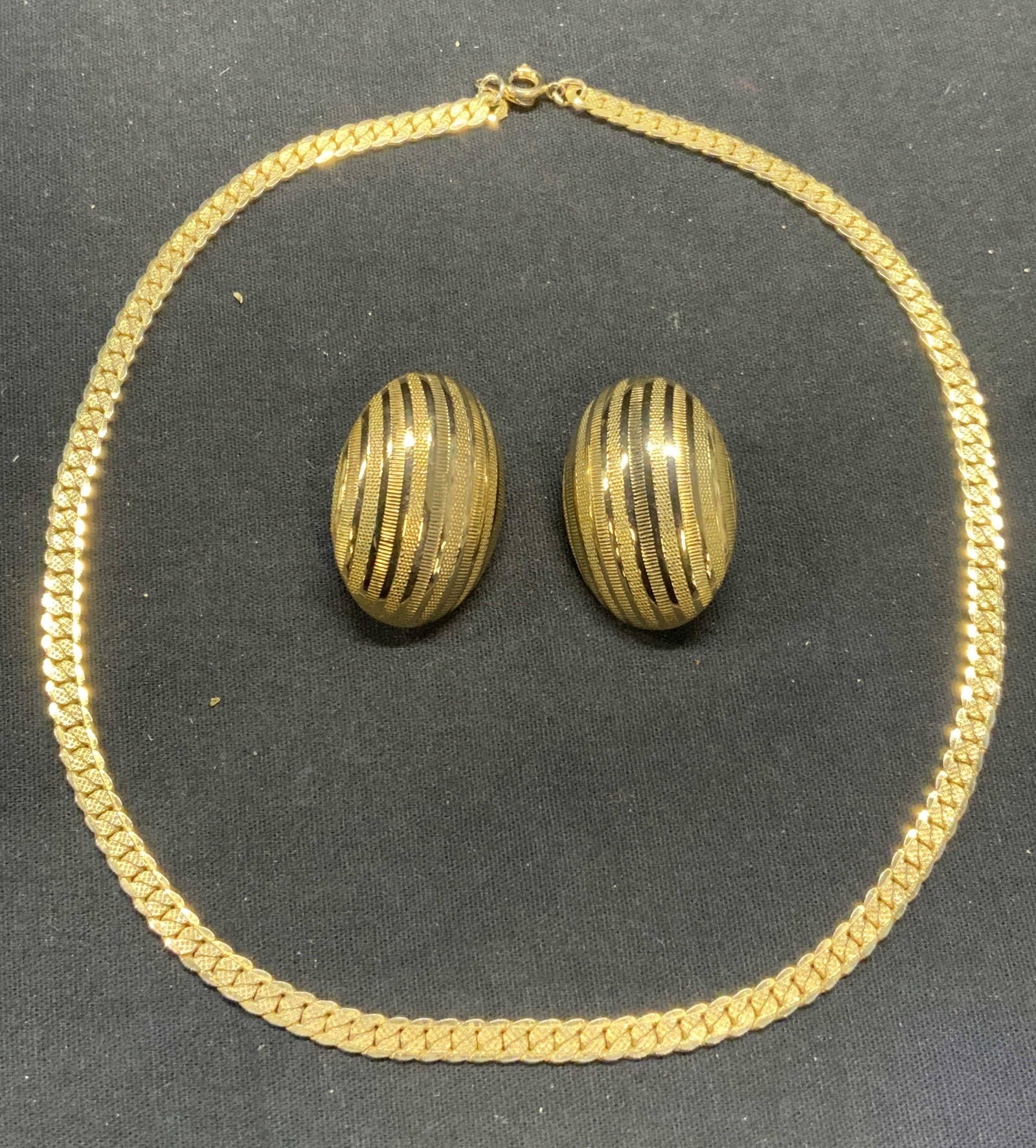 Lot 2 Gold Tn Chain Necklace & Earrings Auction