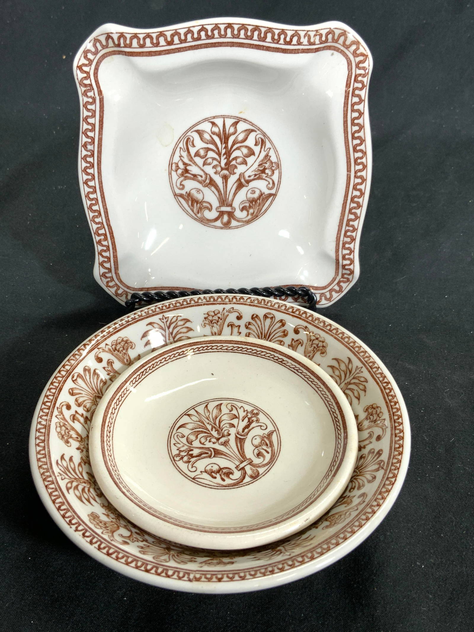 3 Porc Trinket Dishes, Dunn Bennett & Co Eng More Auction