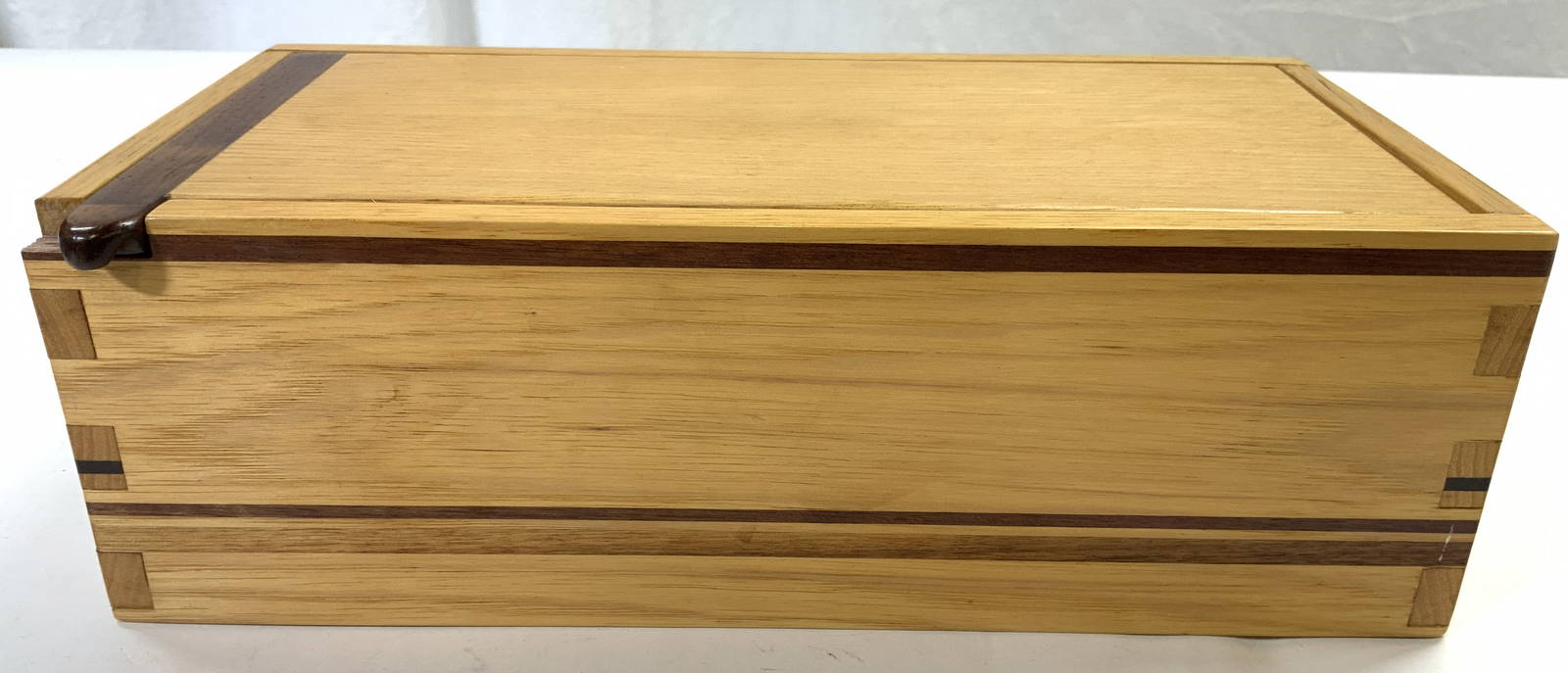 Inlaid Wooden Lidded Keepsake Box Auction