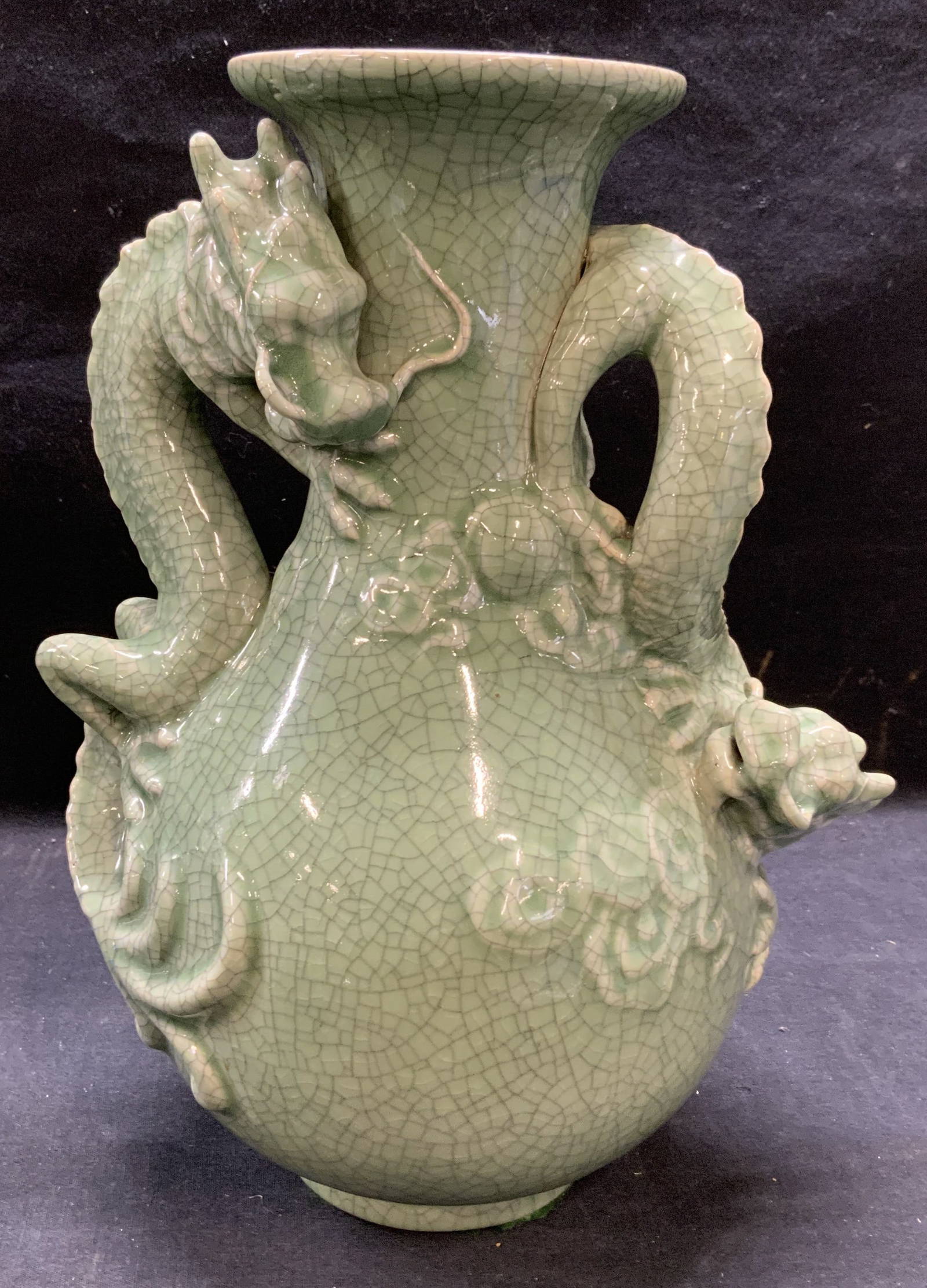 Yi Lin Chinese Celadon Porcelain Dragon Vase 12in Auction