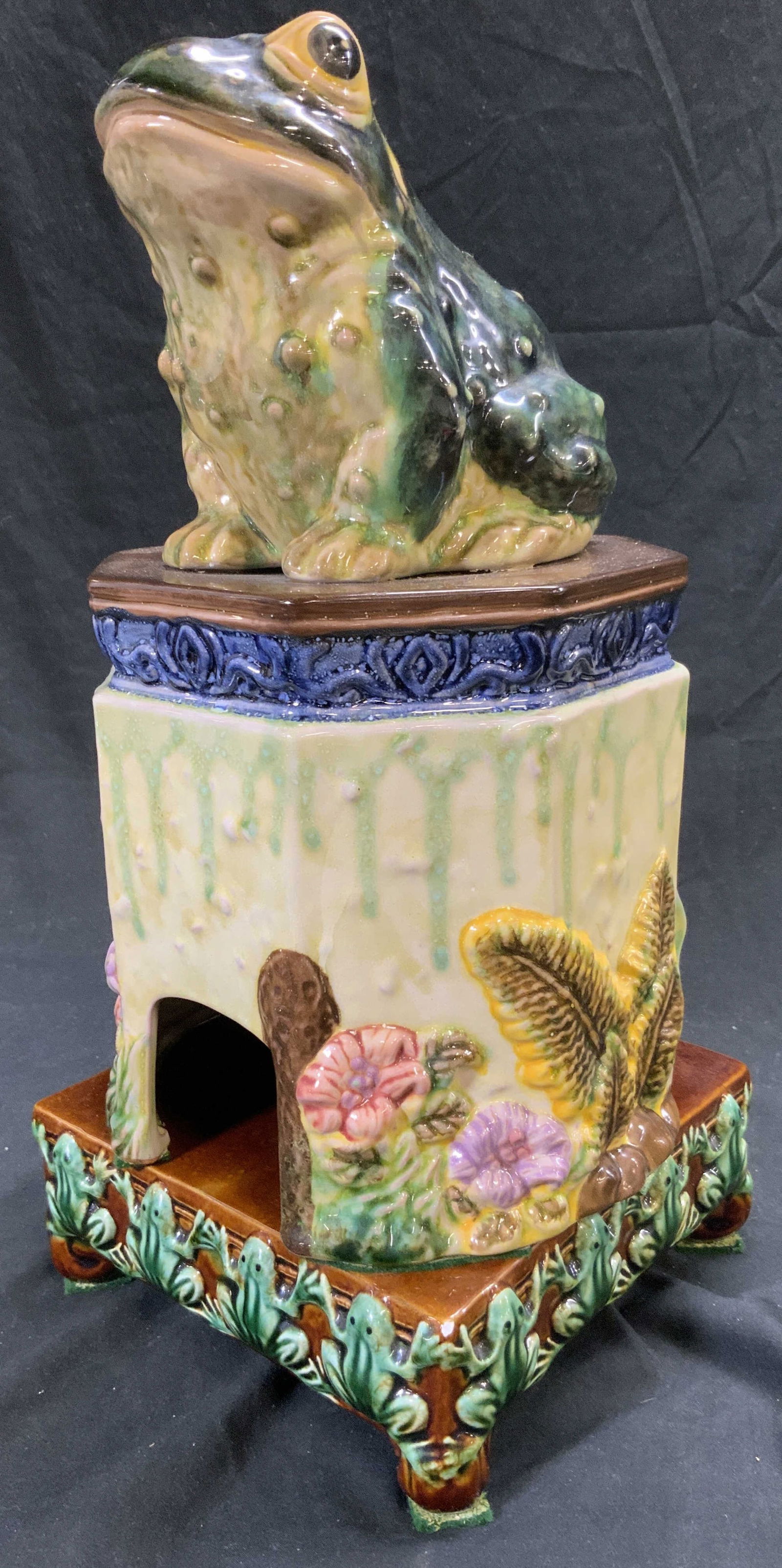 Majolica Style Ceramic Toad House Garden Ornament Auction