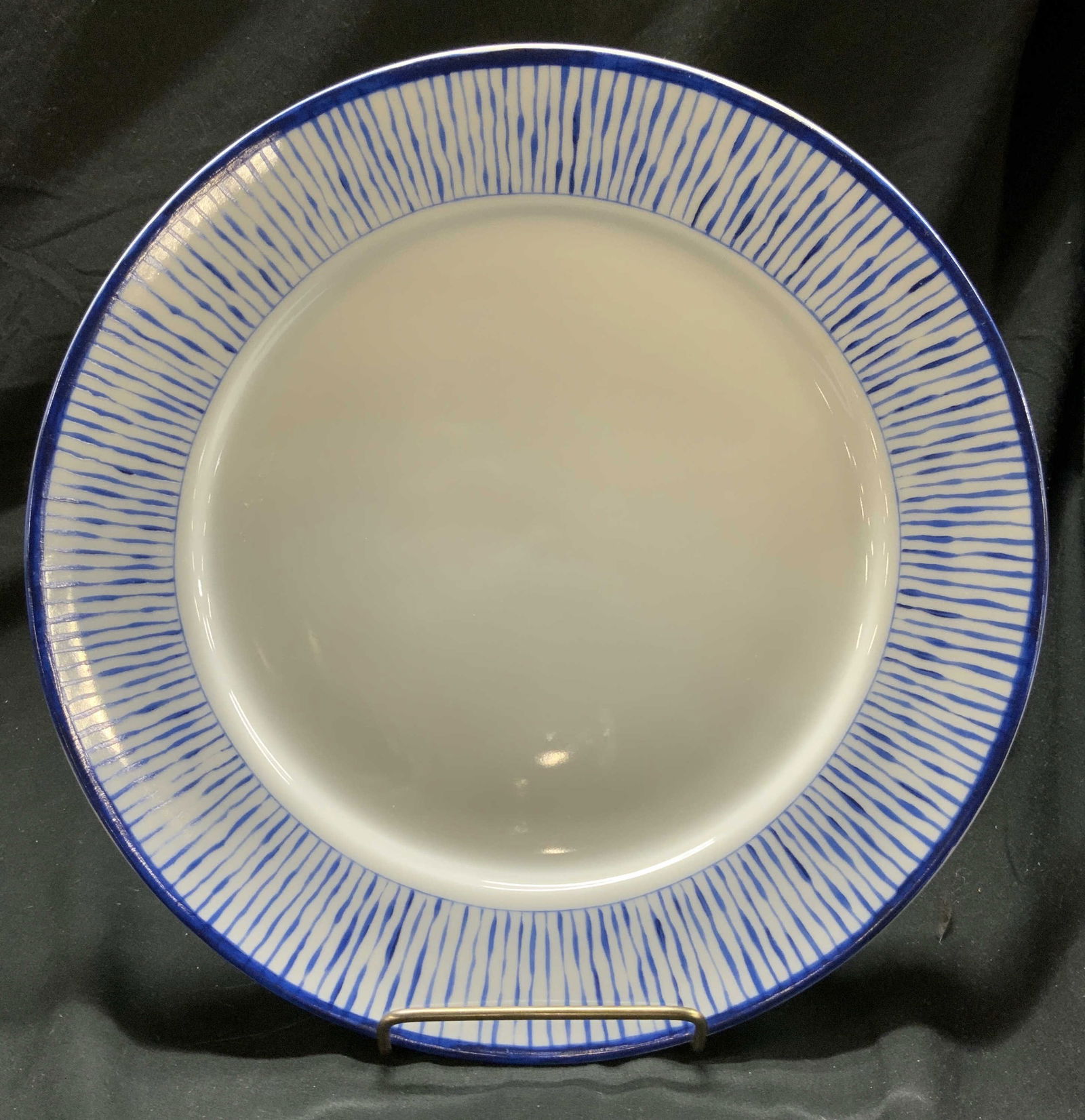 Fitz & Floyd Everyday White Porcelain Plate Auction