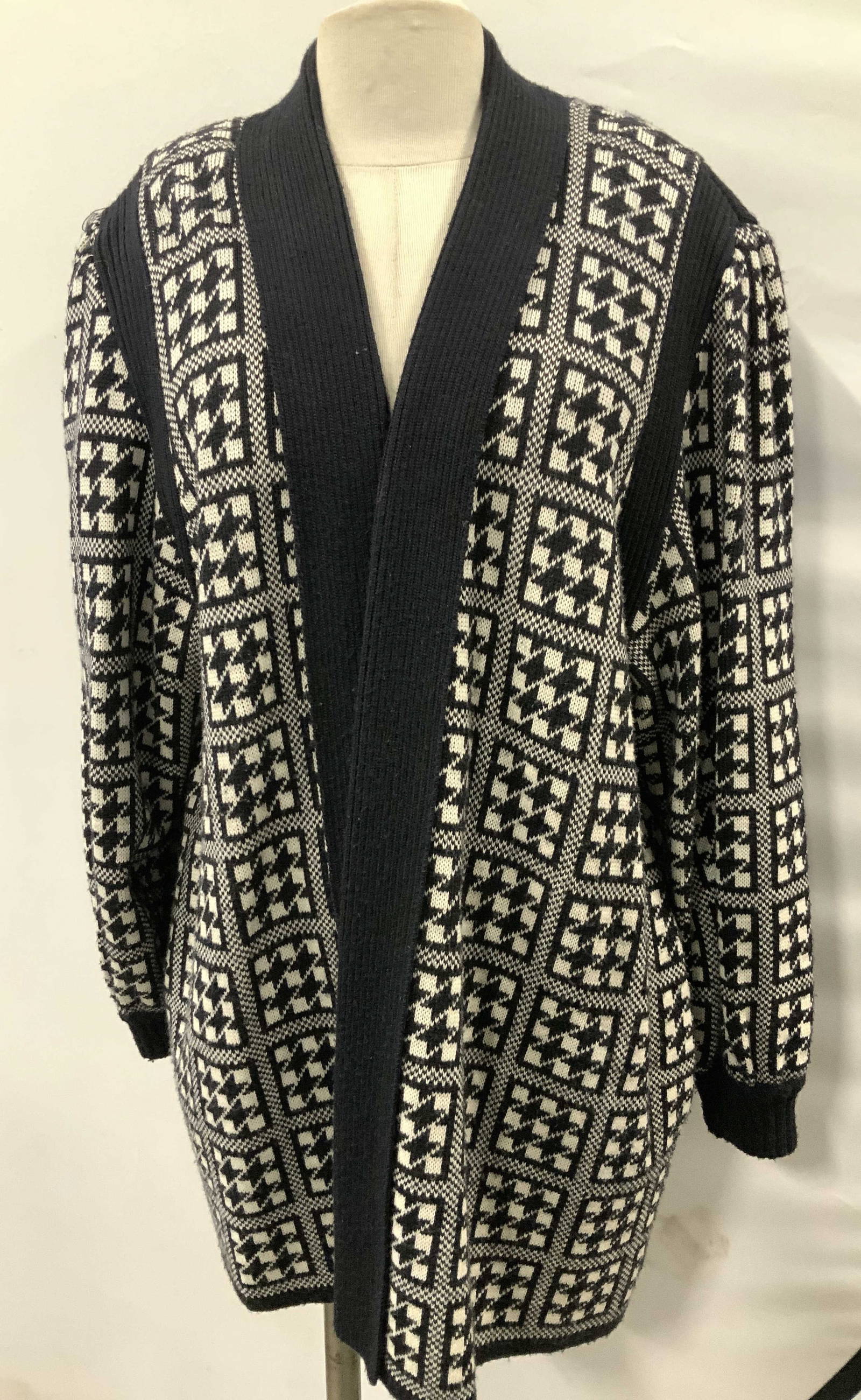 Hethur Kohler For Tricoville Of London Cardigan Auction