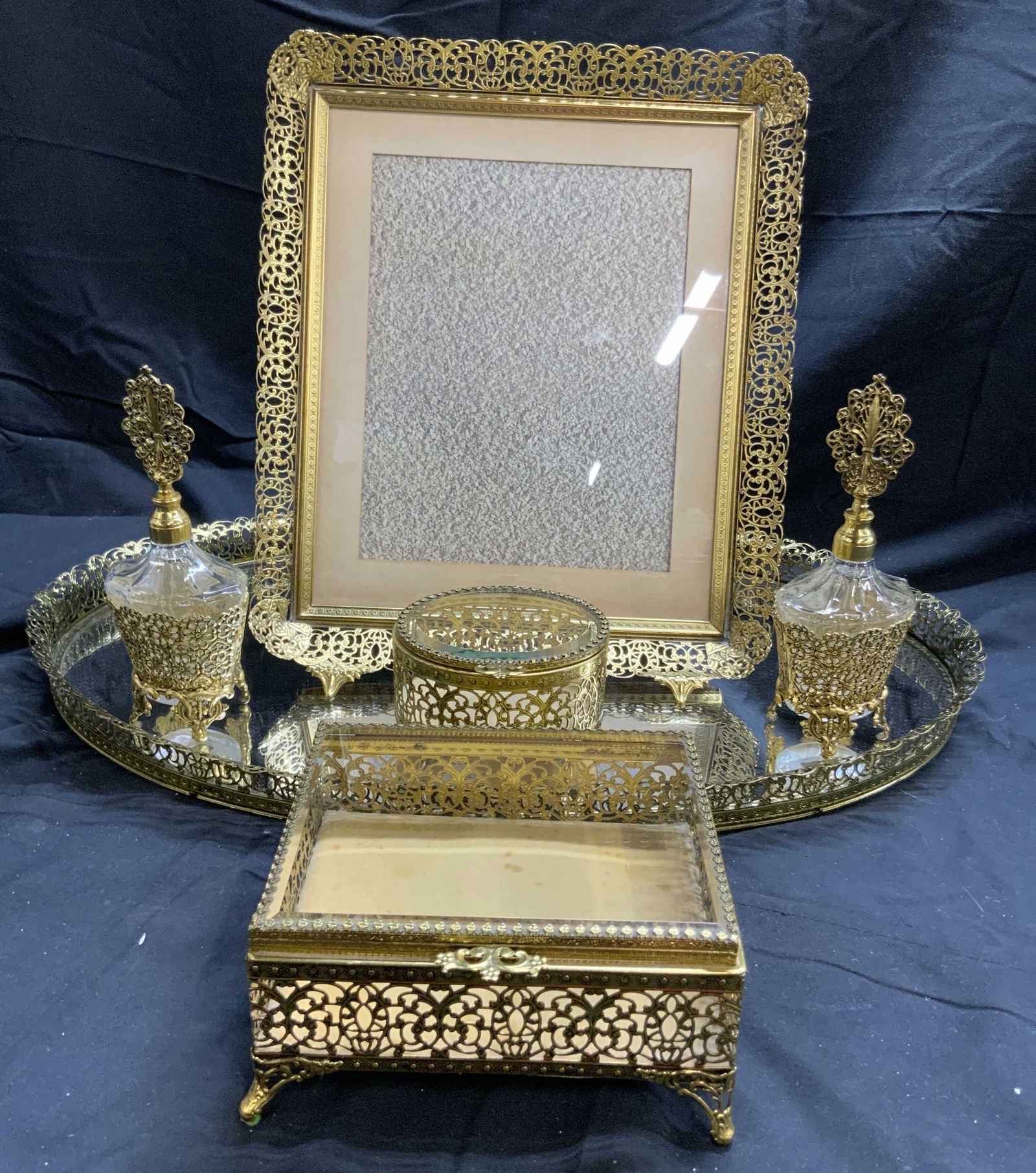 Lot 6 Ornate Victorian Gilt Metal Vanity Set - Jun 18, 2025 | The ...
