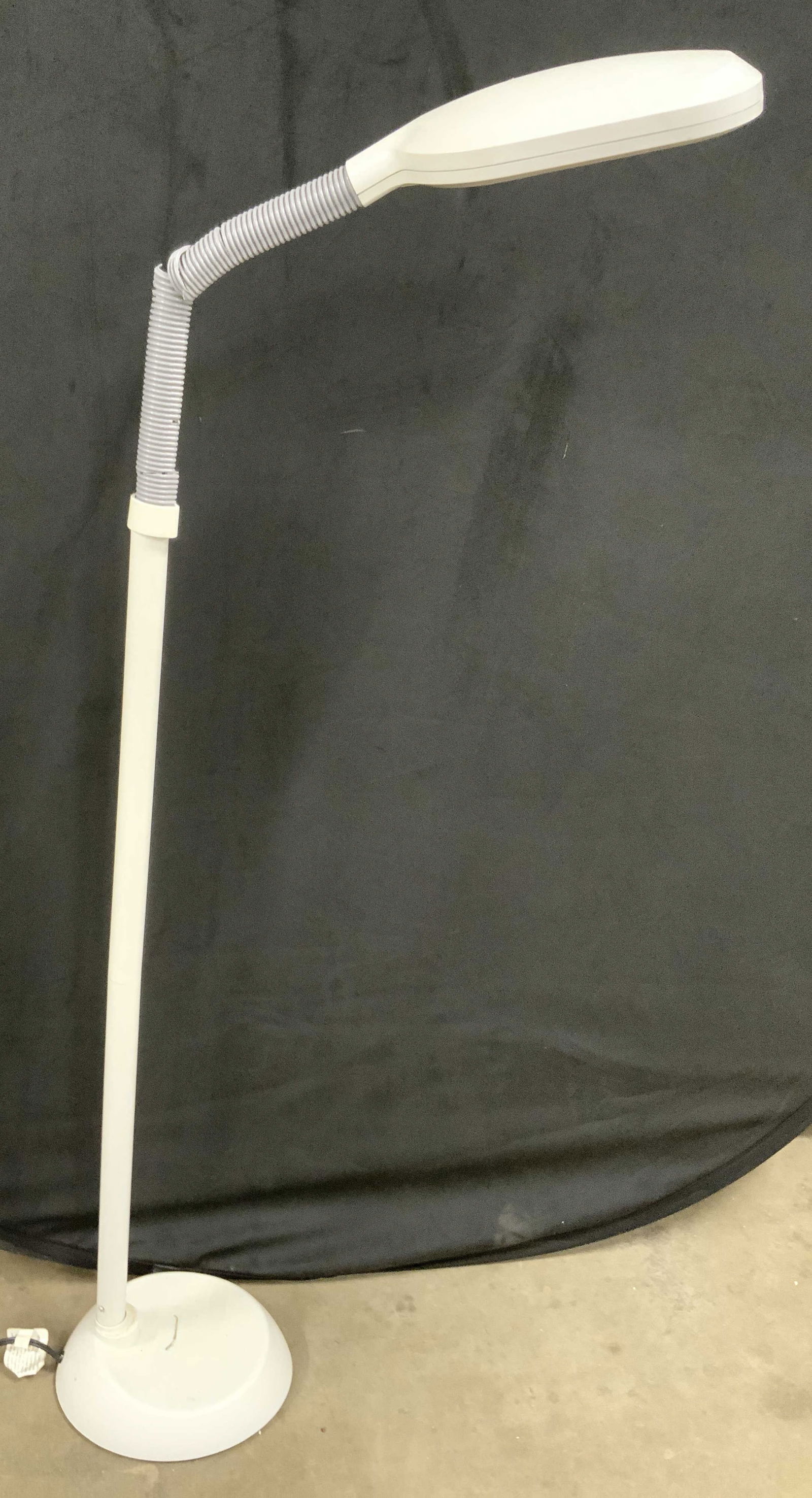 Bell & Howell Adjustable Gooseneck Fl Lamp - Jul 09, 2025 | The Benefit ...