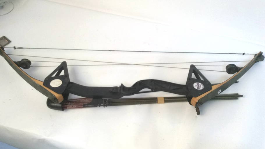 Vintage Bow And Arrow W/ Arrows