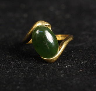 18 Kt Hge Jade Stone Ring