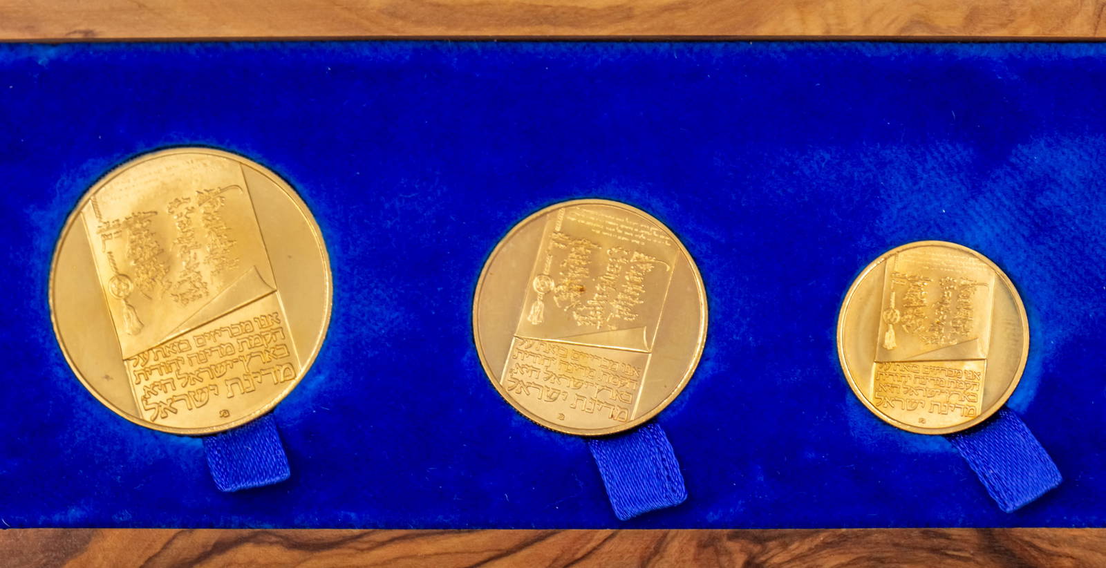 Israel 25th Anniversary Three Gold Coin Set. Auction