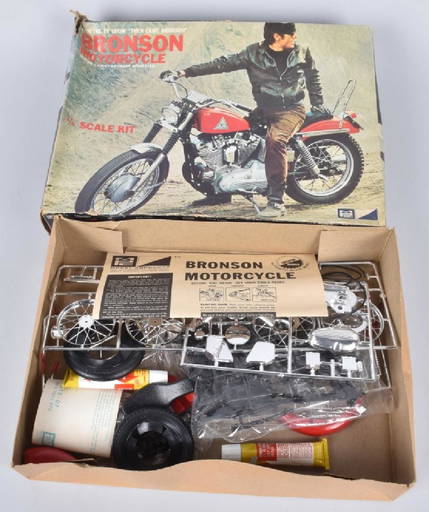 Bronson Motorcycle 1/8 Model Kit