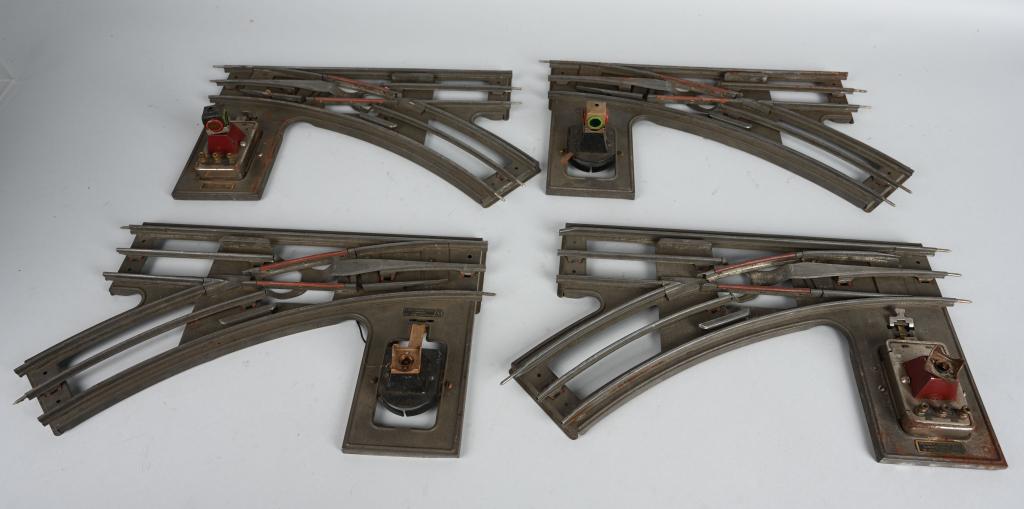 4 Lionel Switches