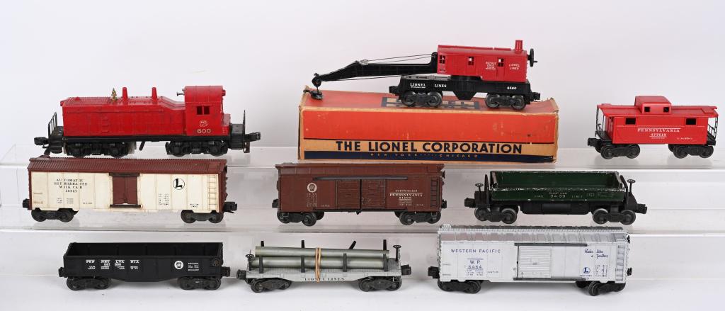 Lionel 600 Diesel & 8 Freight Cars