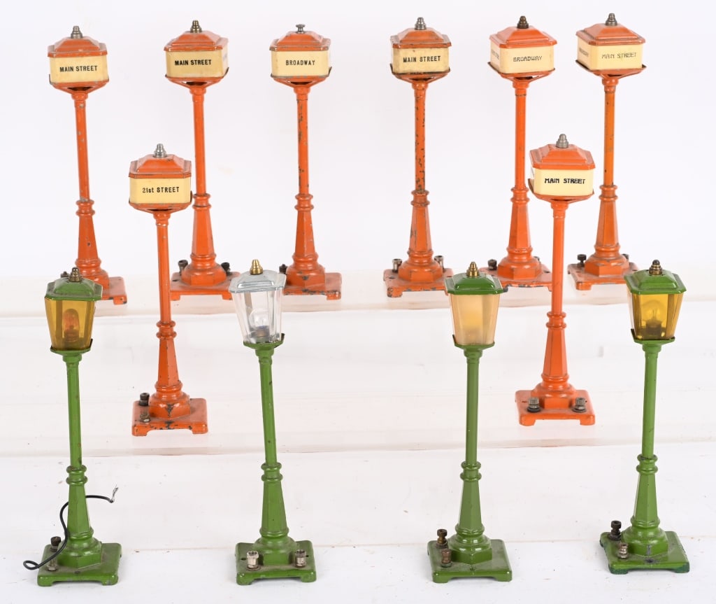 Large Lot Of Lionel Lamp Posts Auction
