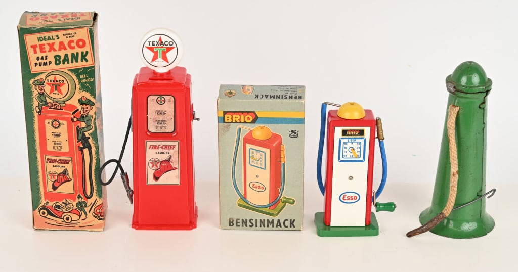 Lot Of Toy Gas Pumps Auction