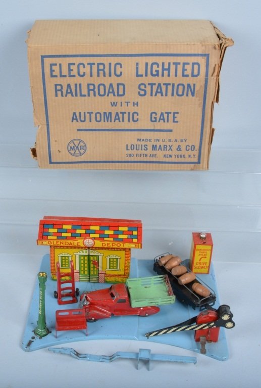MARX ELECTRIC LIGHTER RAILROAD STATION w/ BOX