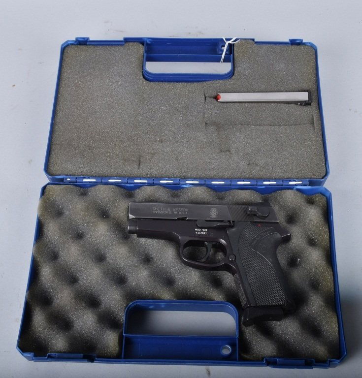 Smith & Wesson M908, 9mm Pistol & Case