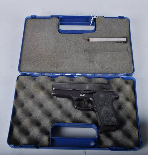 Smith & Wesson M908, 9mm Pistol & Case
