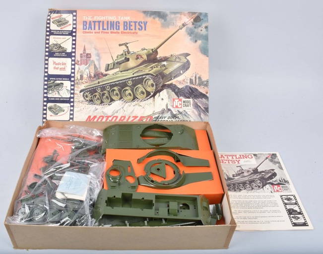 Ideal "battling Betsy" Motorized Tank W/box