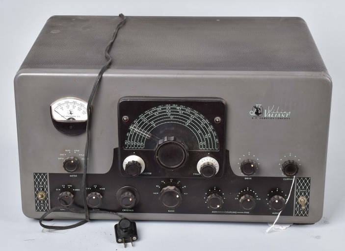 Johnson J Valiant Viking Ham Radio Transmitter