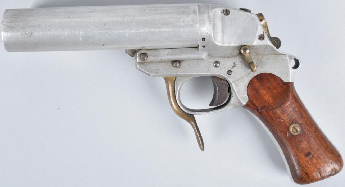 GERMAN WW2 DOUBLE BARREL FLARE GUN