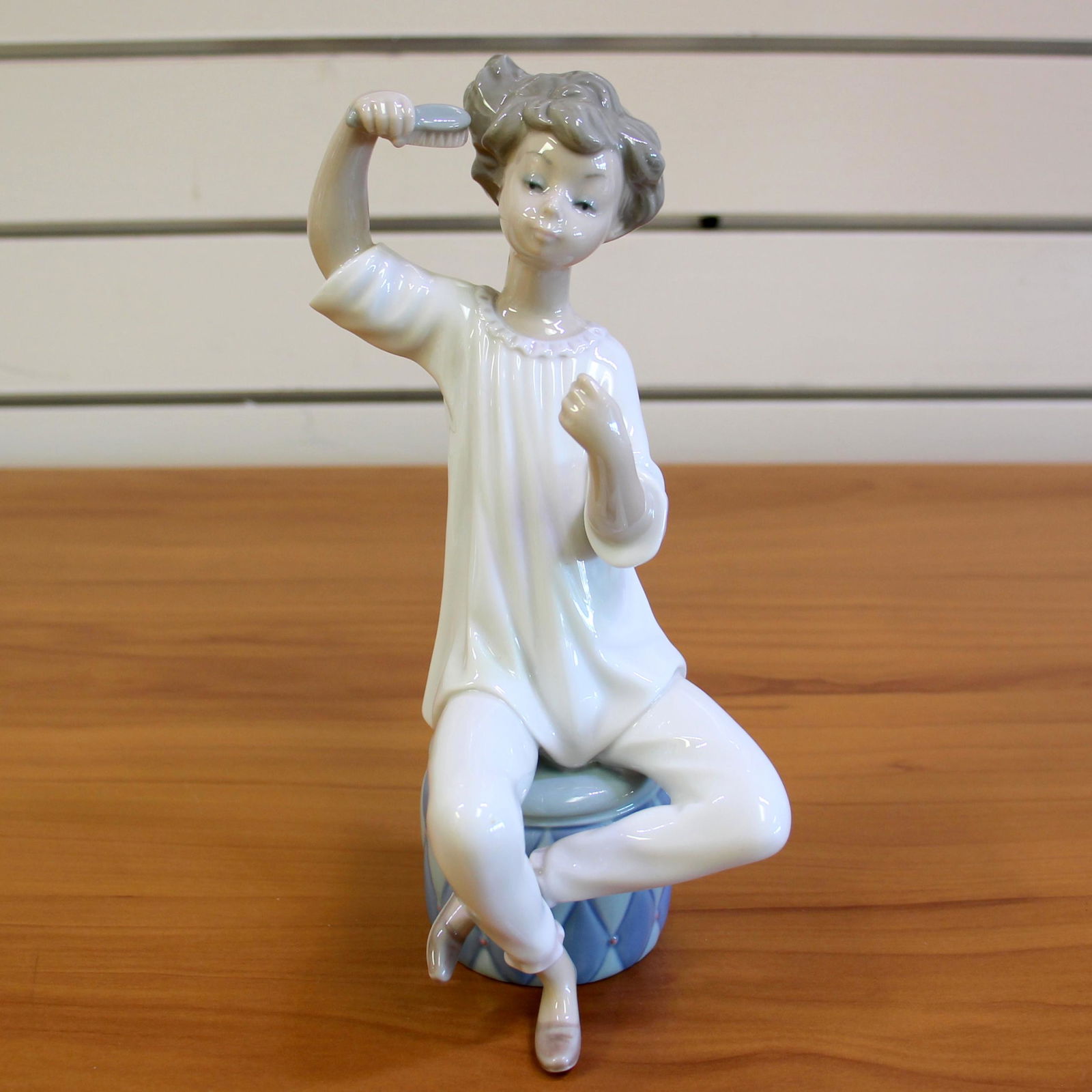 Lladro Figurine Girl With Brush Number 1081 Mirror