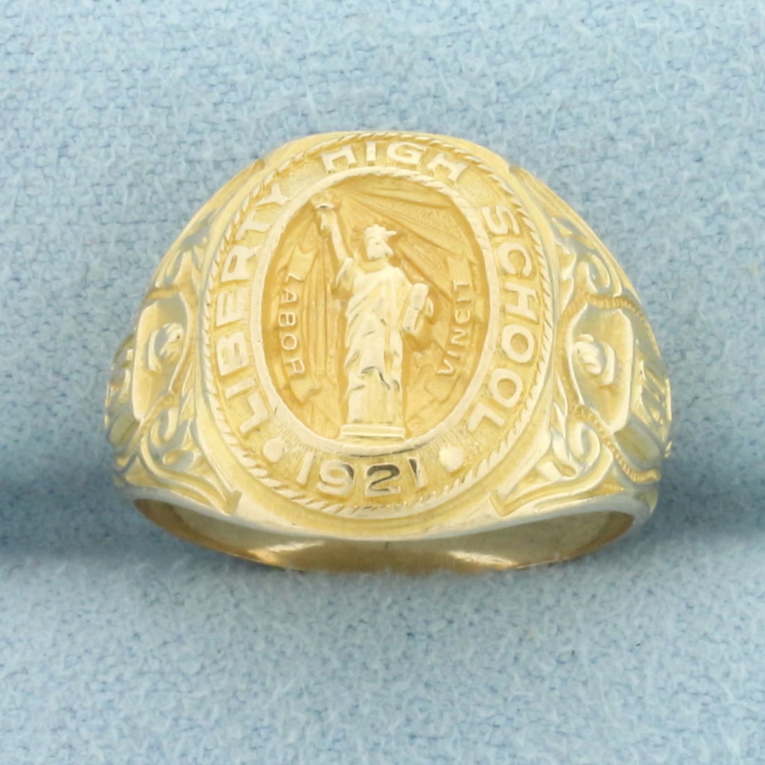 Vintage Liberty High School Statue Of Liberty 1940's Ring In 10k Yellow ...