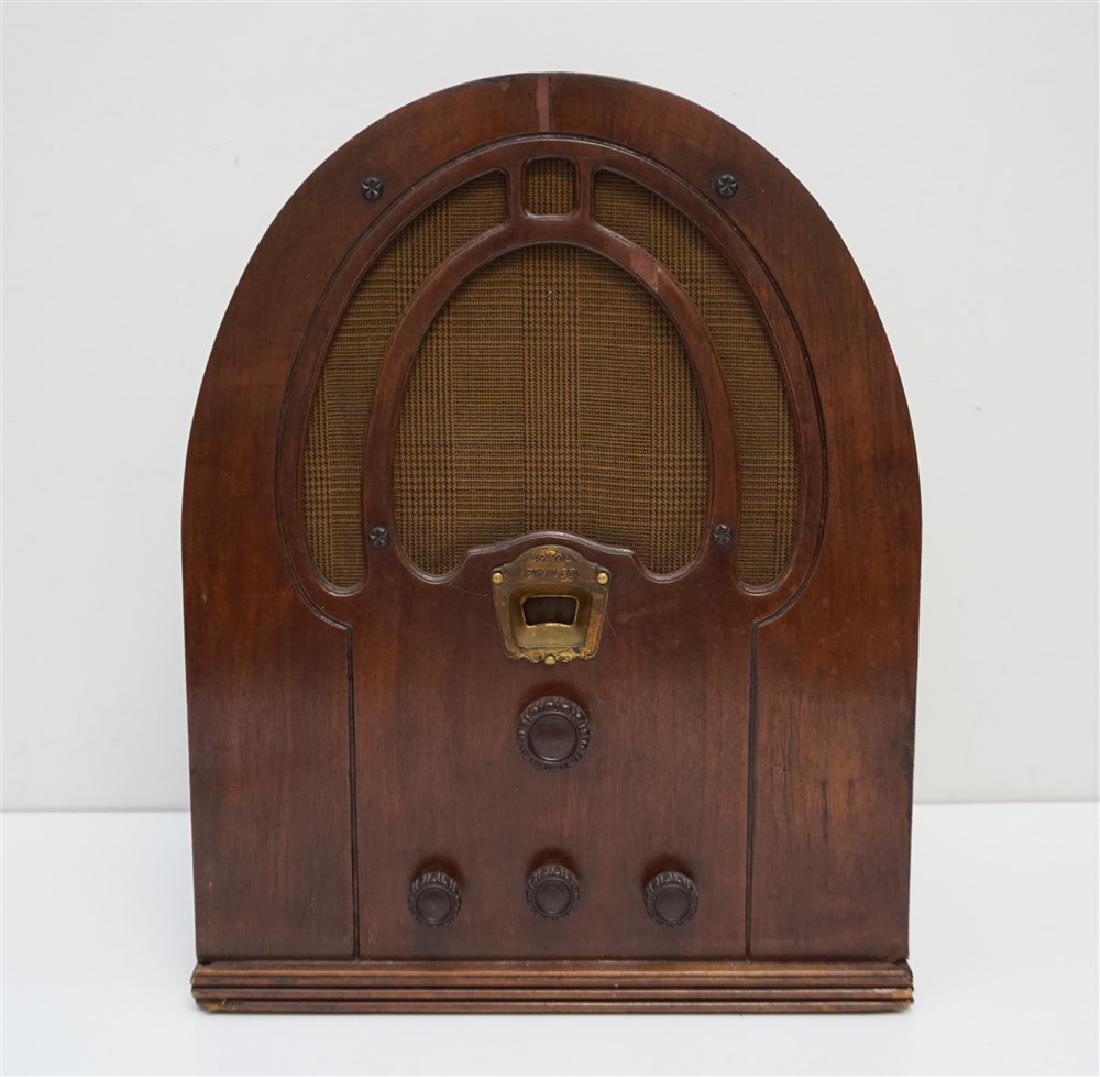 VINTAGE ART DECO PHILCO RADIO MODEL 60